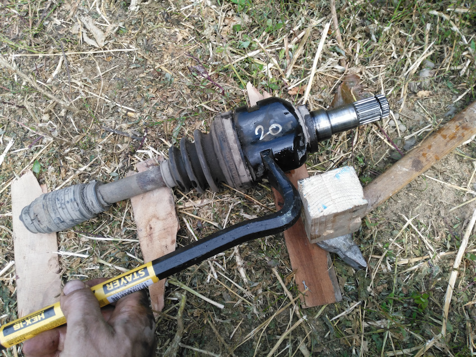 Замена датчика температуры охлаждающей жидкости — Jaguar XF (1G), 3 л ...