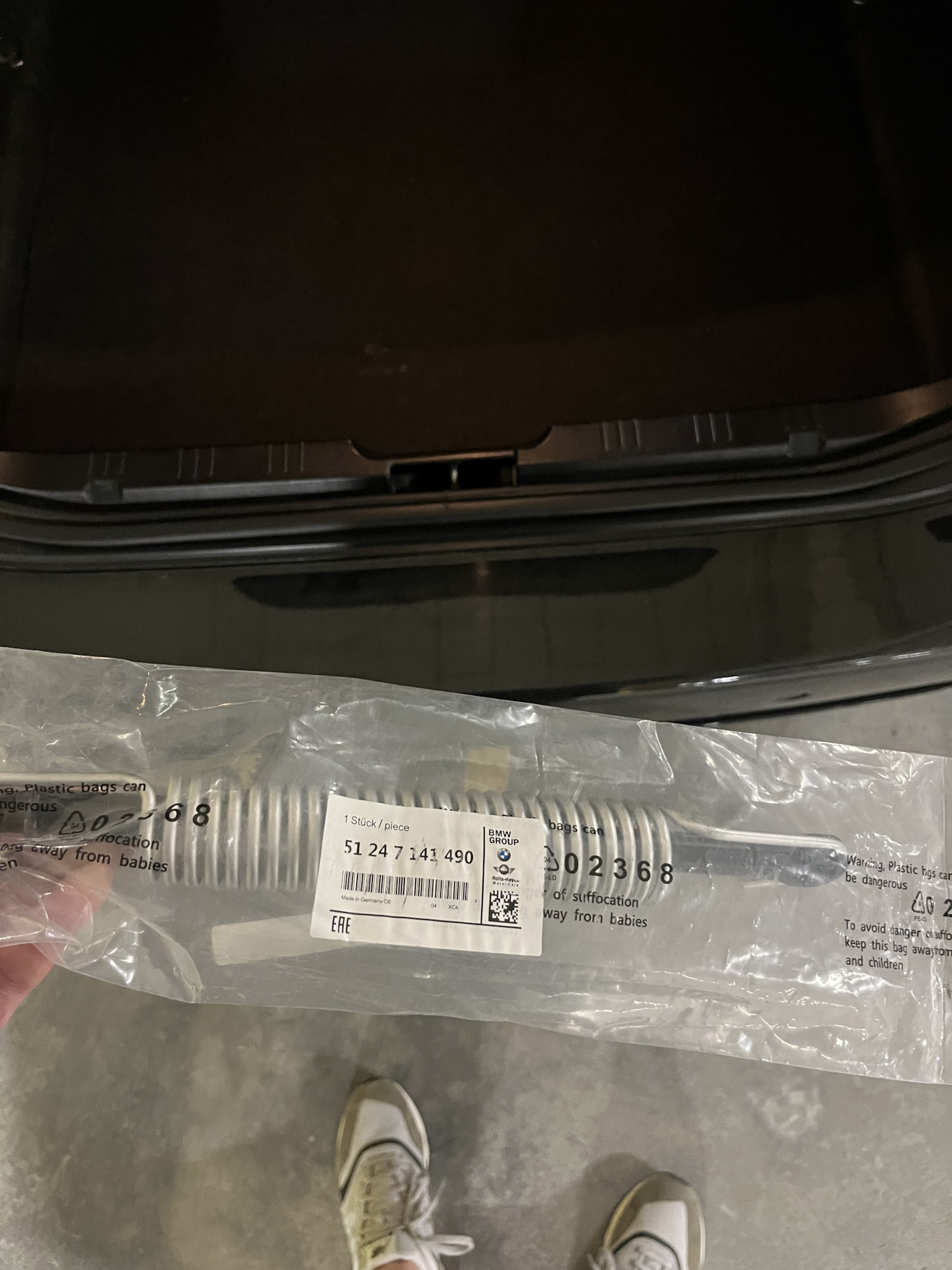 Замена амотризатора багажника — BMW 5 series (E60), 3 л, 2005 года ...