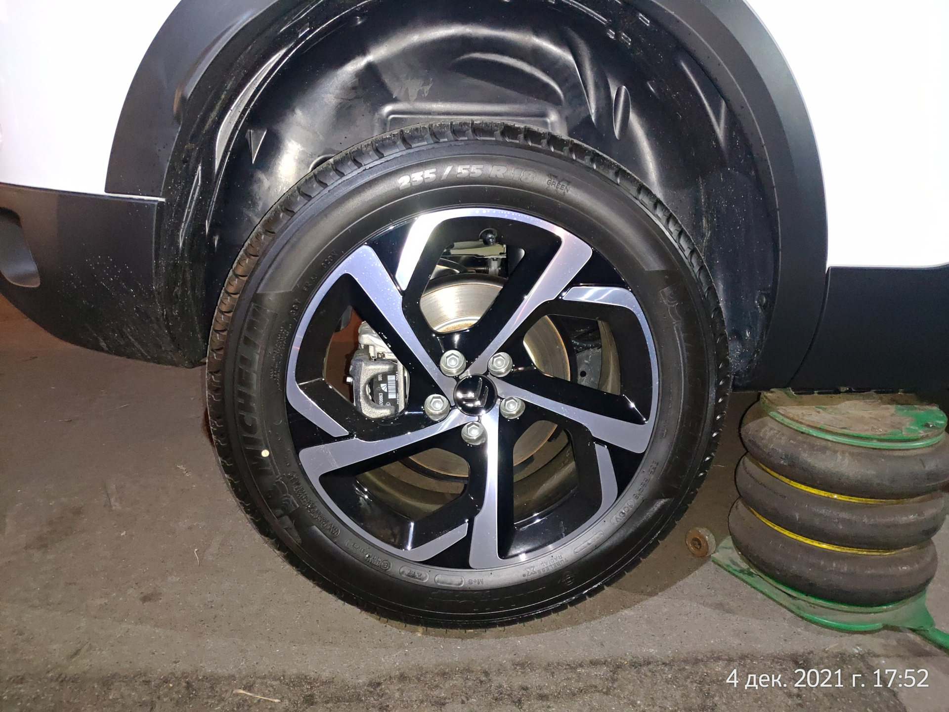 На какой резине выехал с салона — Michelin Latitude Tour HP 235/55 R18 ...