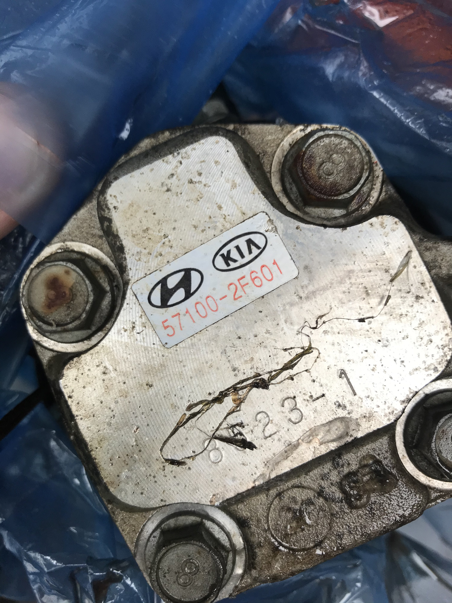 Насос ГУР 57100-2F601 — Hyundai Solaris (1G), 1,6 л, 2013 года ...