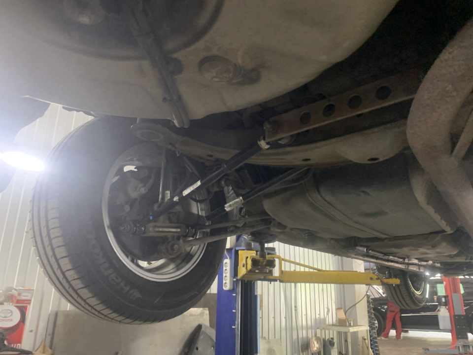 Замена задних тяг + нежданчик — Toyota Camry (XV20), 2,2 л, 1999 года ...