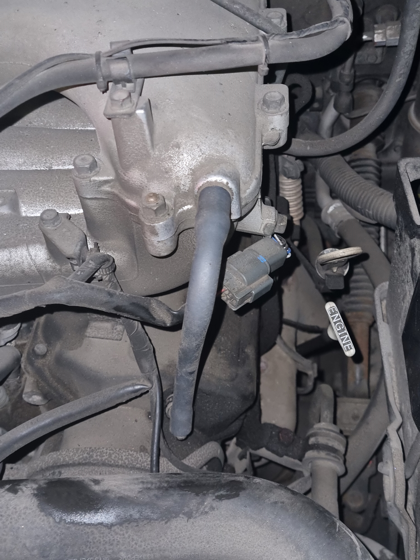 Замена трубки вентиляции картера — Mitsubishi Pajero (4G), 3 л, 2013 ...