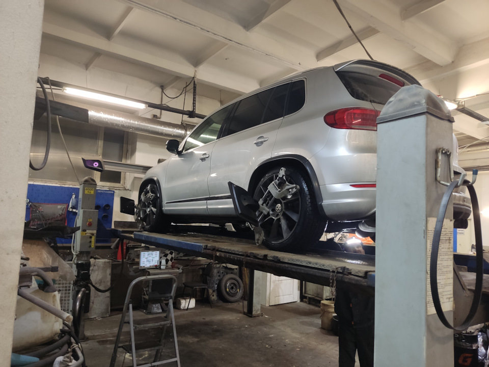 Сайлентблоки передних рычагов и нижняя опора — Volkswagen Tiguan (1G ...