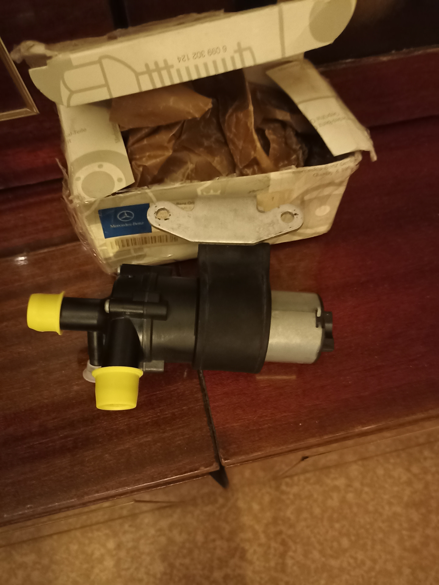 Насос отопителя A0018353564. — Mercedes-Benz E-Class (W210), 3,2 л ...