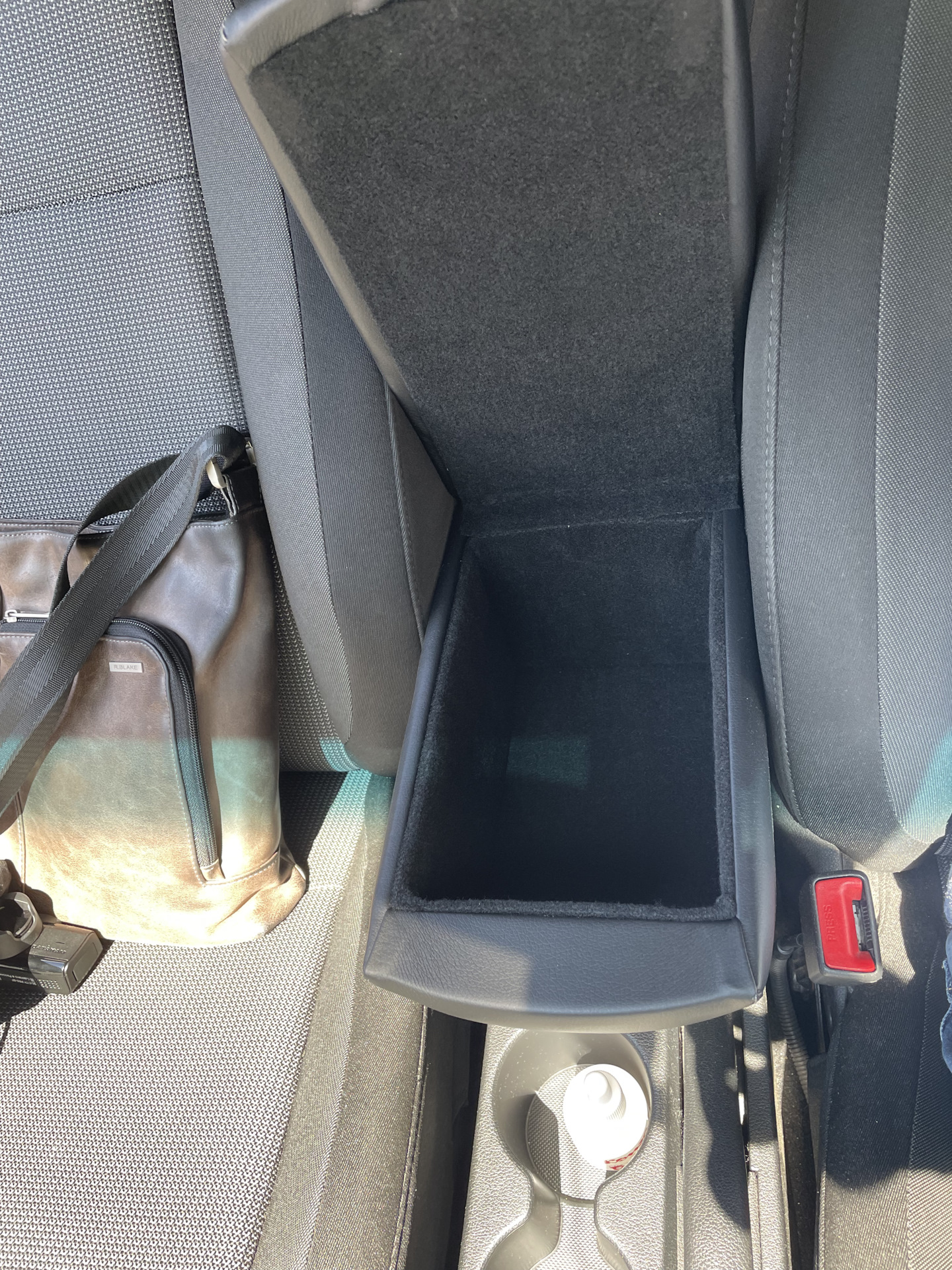 Подлокотник в Солярис — Hyundai Solaris (2G), 1,6 л., 2017 года ...