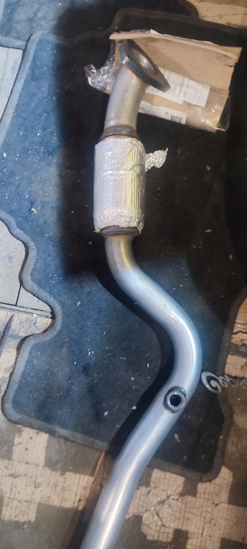 Замена приемной трубы выхлопа — Opel Astra J, 1,6 л, 2011 года ...