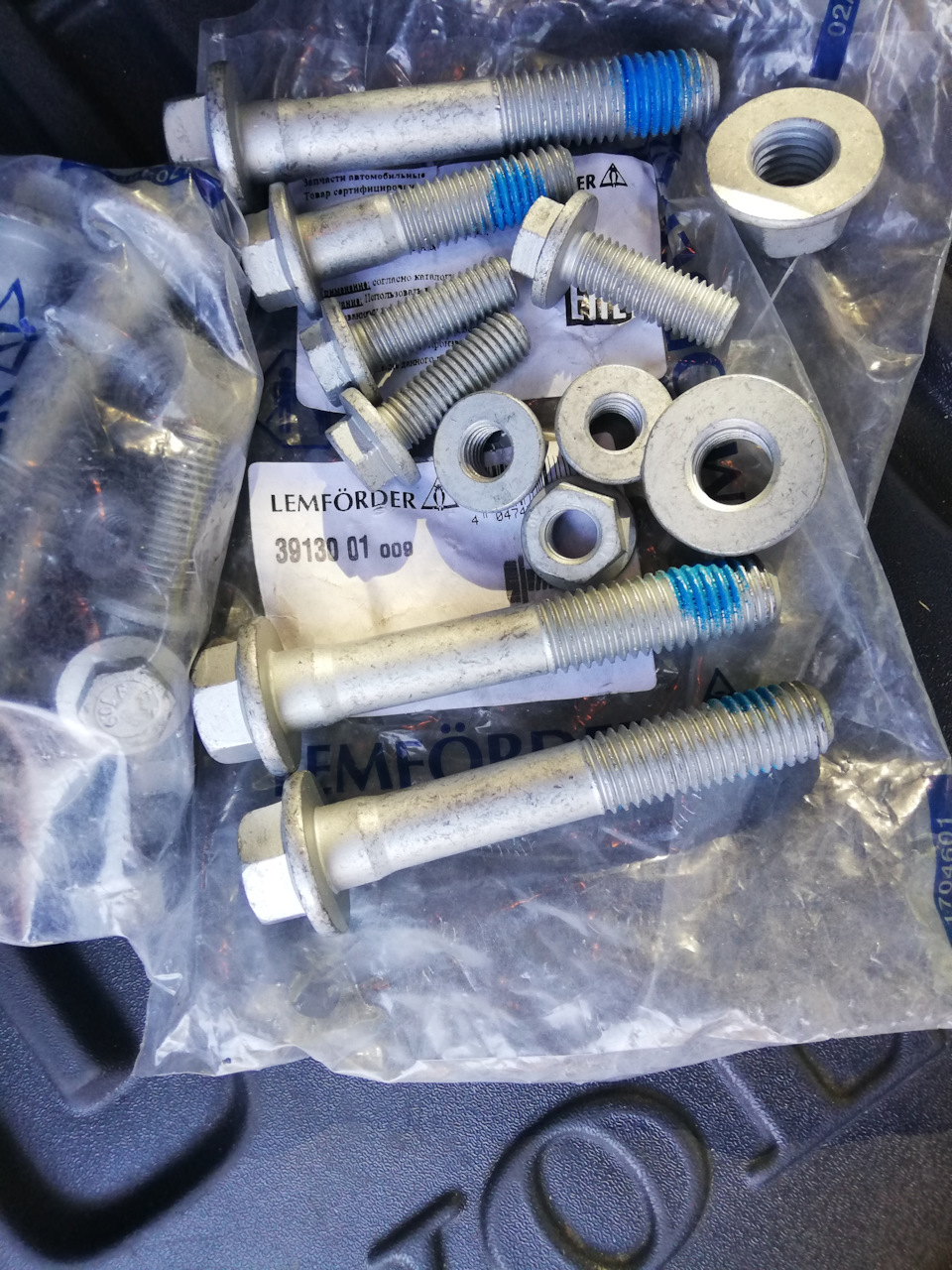 Замена элементов передней и задней подвески Volvo XC70 2008 года ...