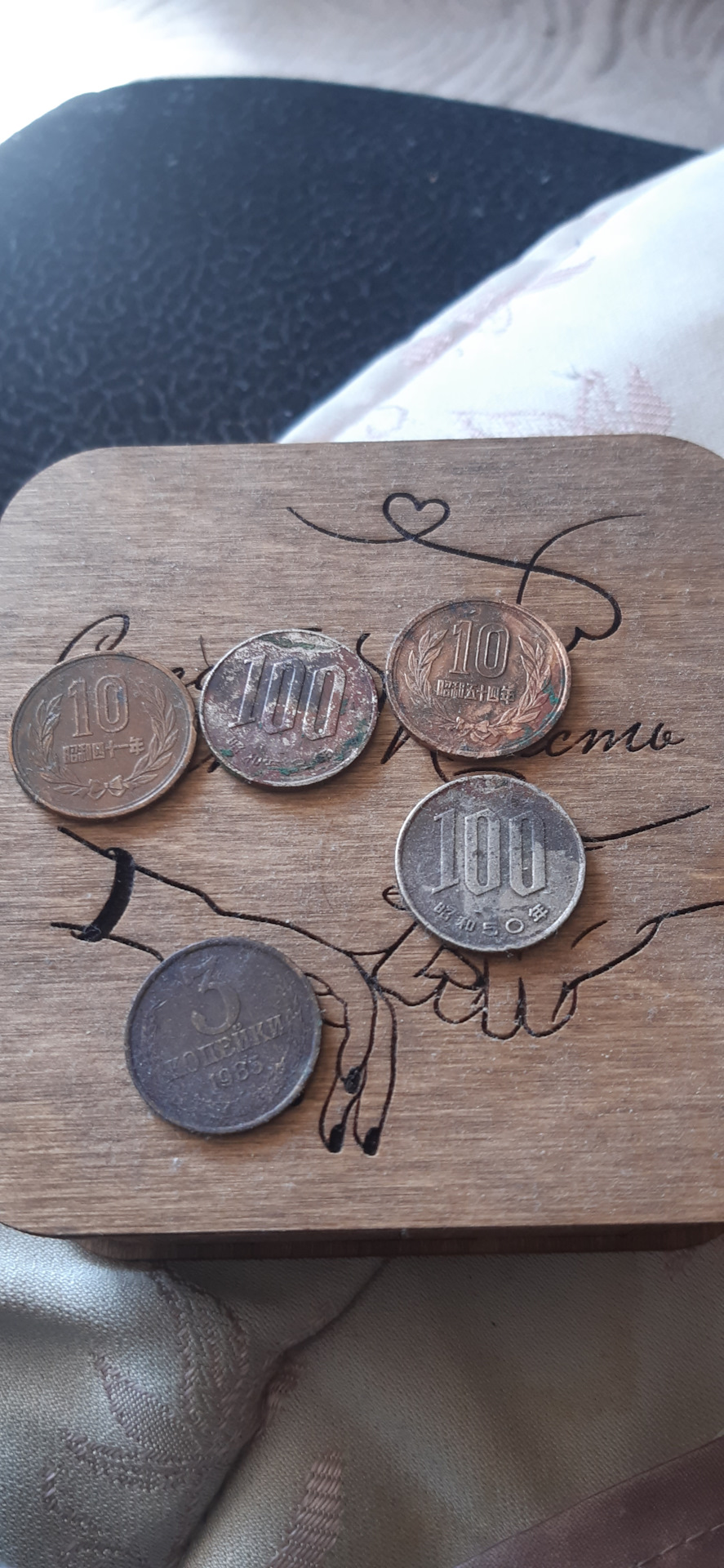 В японской машине-японские монеты — Toyota Mark II (60), 2 л, 1982 года ...