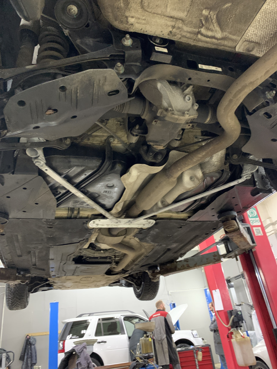 установка распорки на заднюю ось — BMW 3 series (F30), 2 л, 2018 года ...