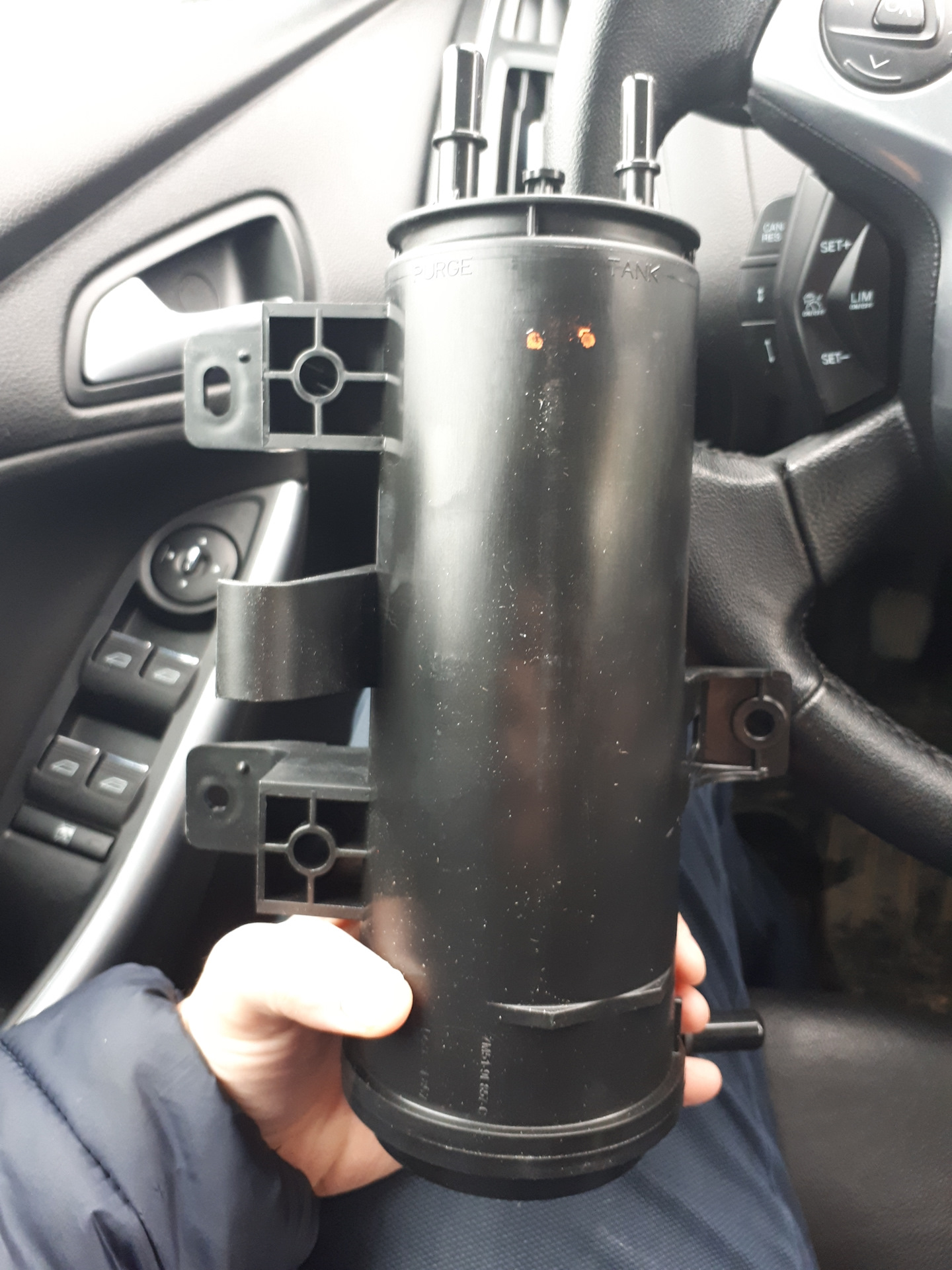 Сжимается бак! Вакуум в баке. — Ford Focus Hatchback III, 2 л, 2011 ...