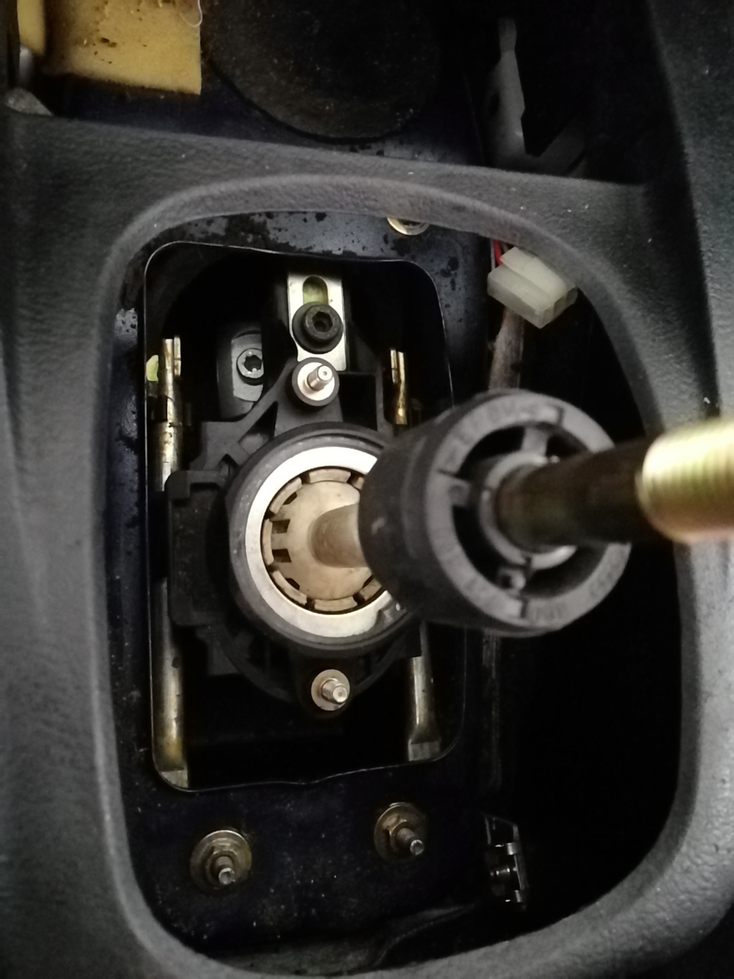 Замена кулисы МКПП в сборе — Volkswagen Passat B5, 1,8 л, 1998 года ...