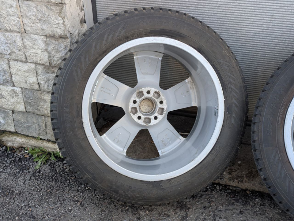 Шины зимние шипованные Nokian 235/55 R19, литые диски Ronal 8Jx19 ET27 ...