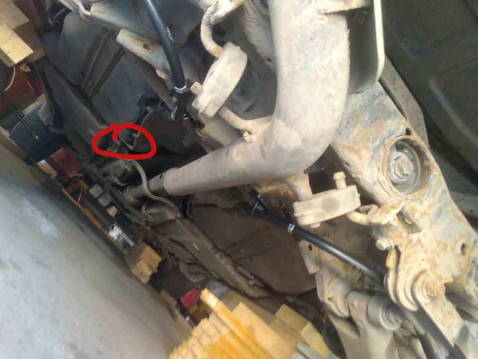 Замена тросов стояночного томроза — Volvo XC90 (1G), 2,4 л, 2005 года ...