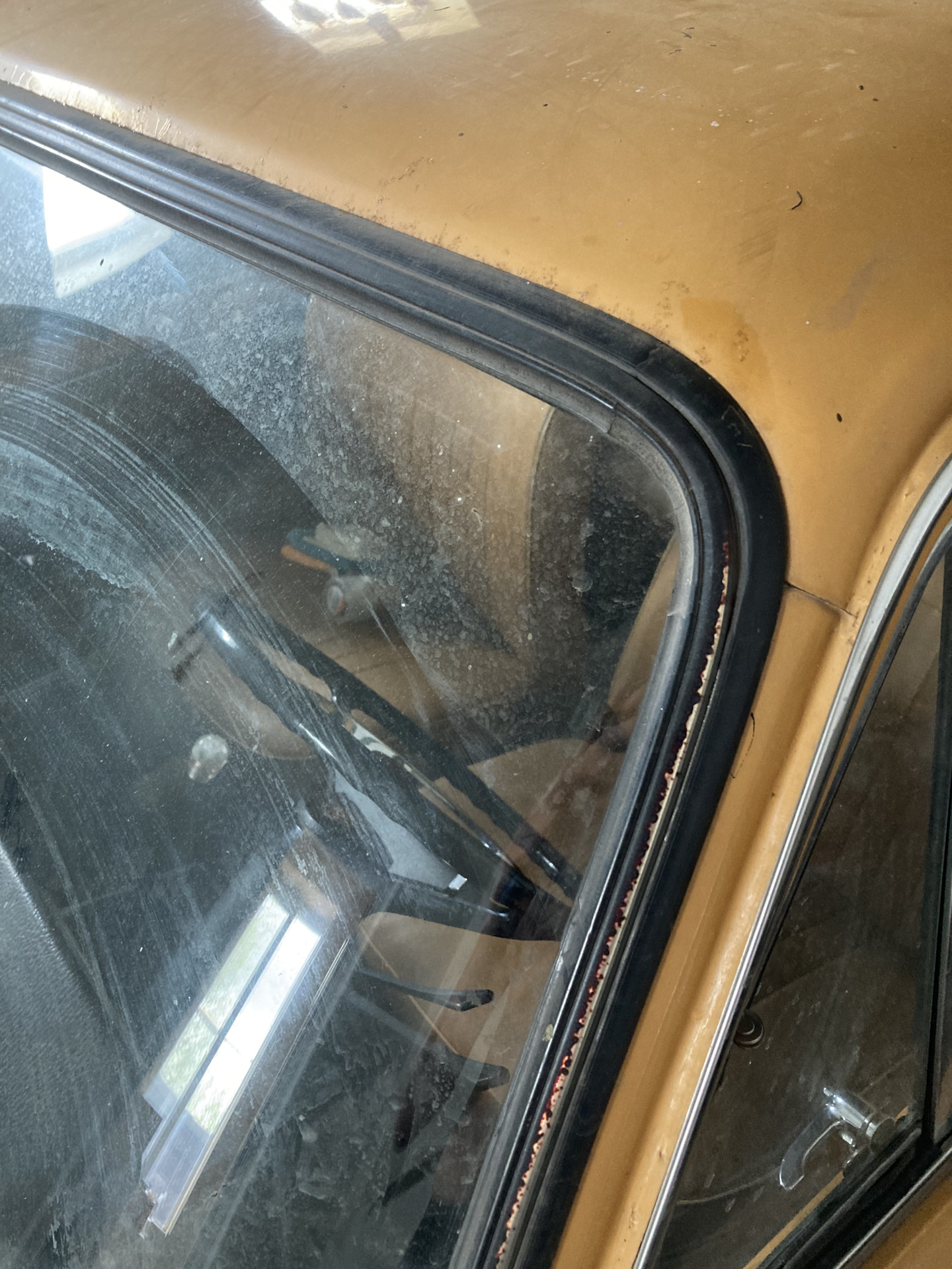 Заменил клин лобового стекла — Lada 2101, 1,2 л, 1978 года | своими ...