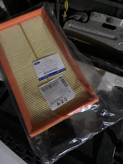 1072246 ФИЛЬТР ВОЗДУШНЫЙ / FOCUS 1.4-2.0 08/98~, TRANSITR/TURNEO ...