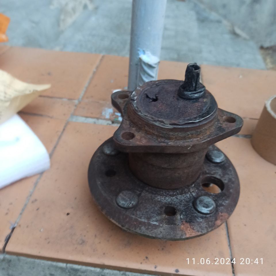 Замена задней правой ступицы, задних сайлентблоков продольного рычага ...