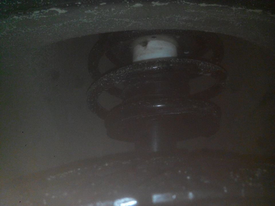 32_Замена передних амортизаторов — BMW 3 series (E46), 2 л, 1998 года ...