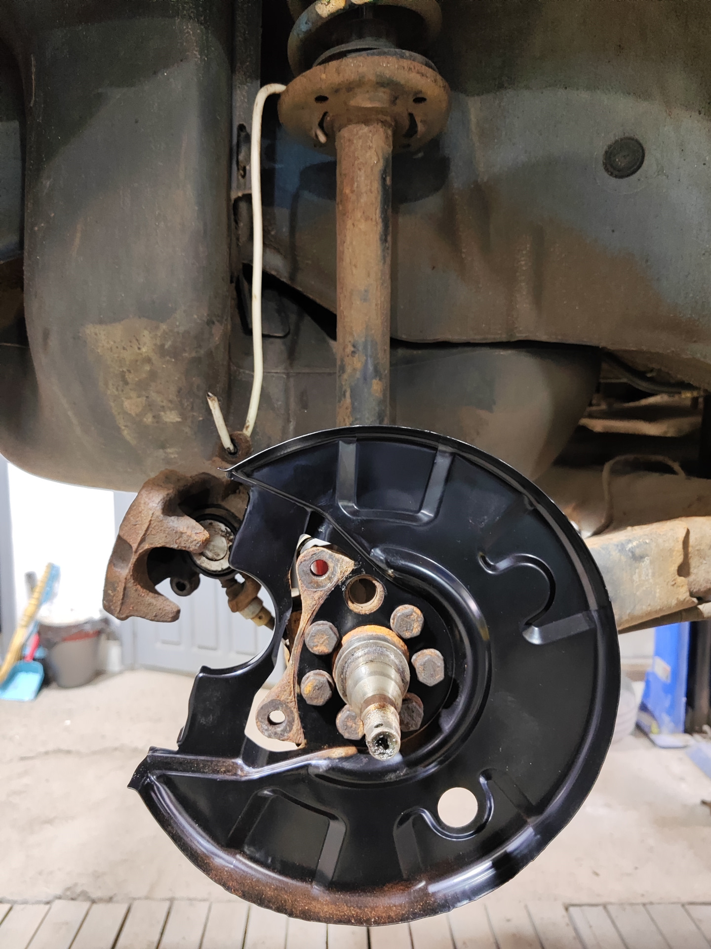 Диски, подшипники, пыльники, колодки — Volkswagen Passat B3, 2 л, 1991 ...