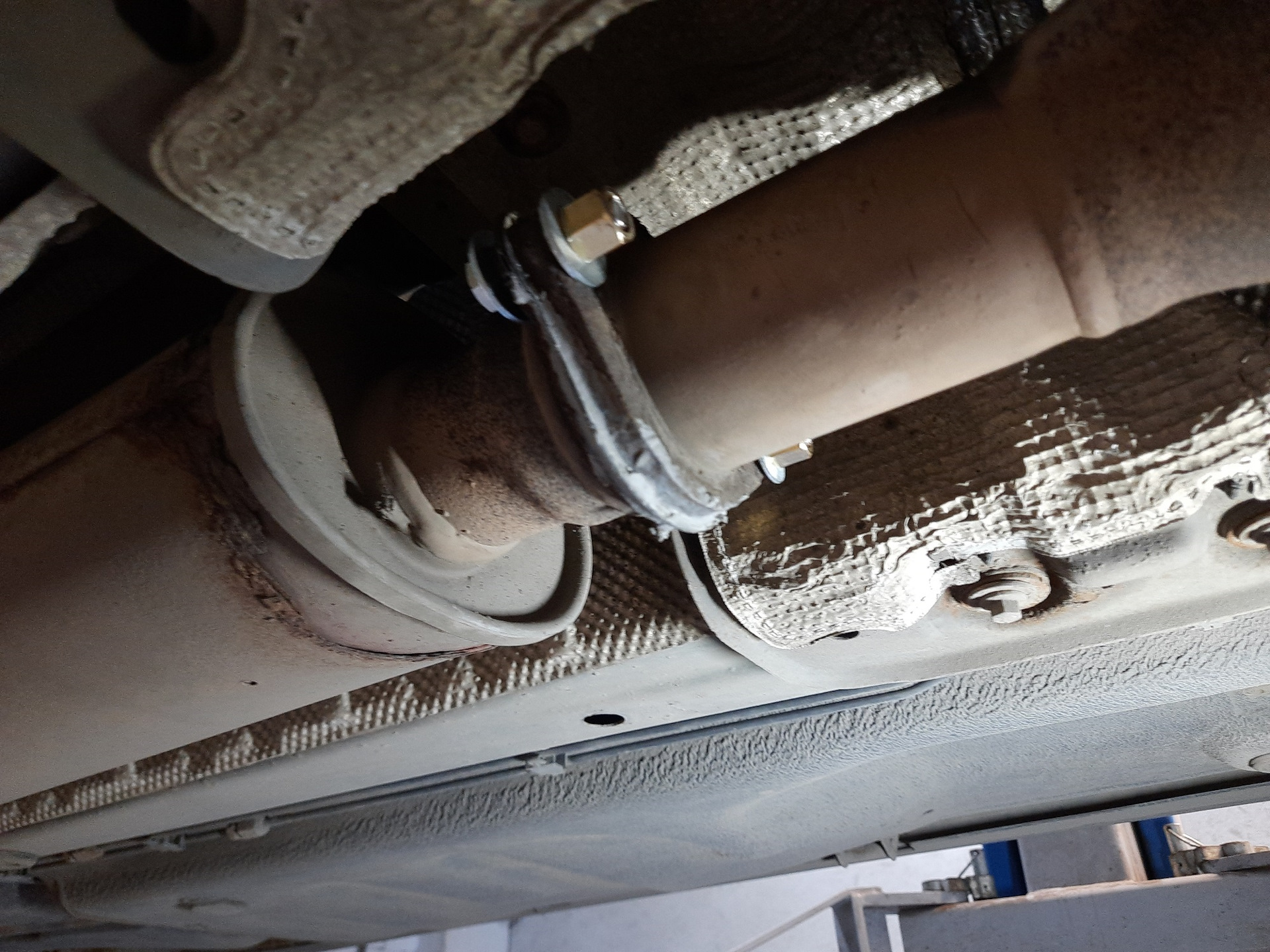 Гофра глушителя — Volvo XC70 II, 2,5 л, 2006 года | визит на сервис ...