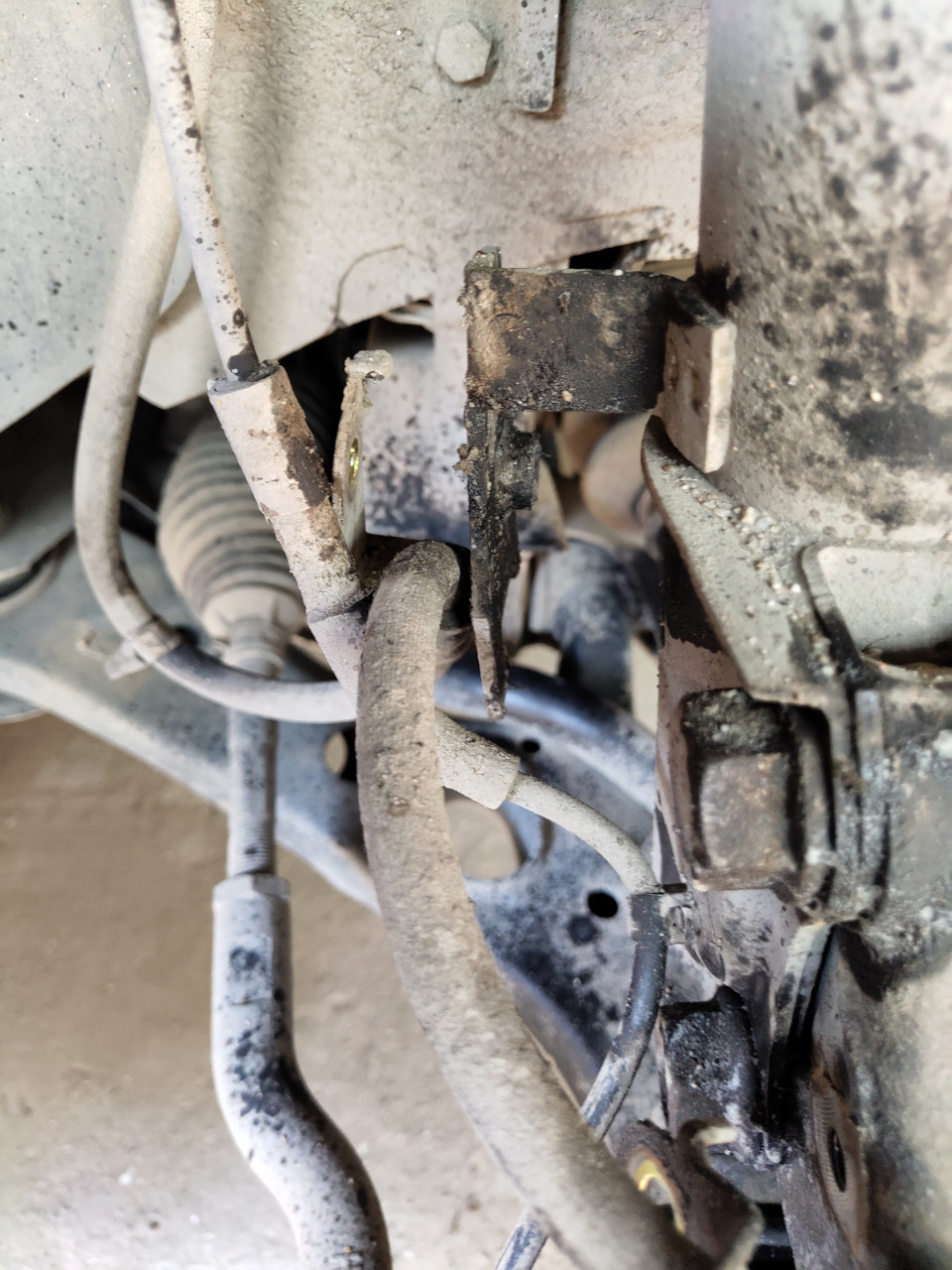 Установка передних проставок увеличения клиренса, замена верхних опор ...