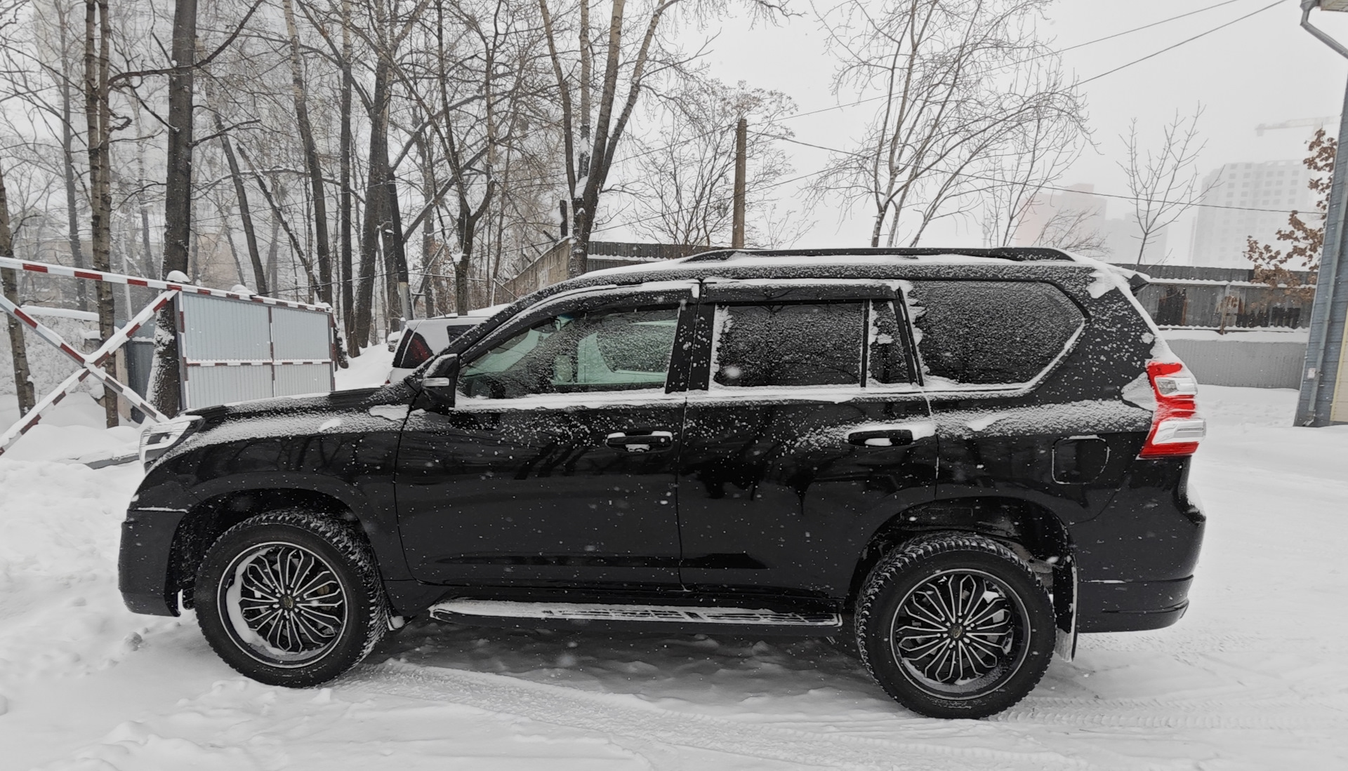 Зимний комплект Sakura wheels R20 — Toyota Land Cruiser Prado 150 ...