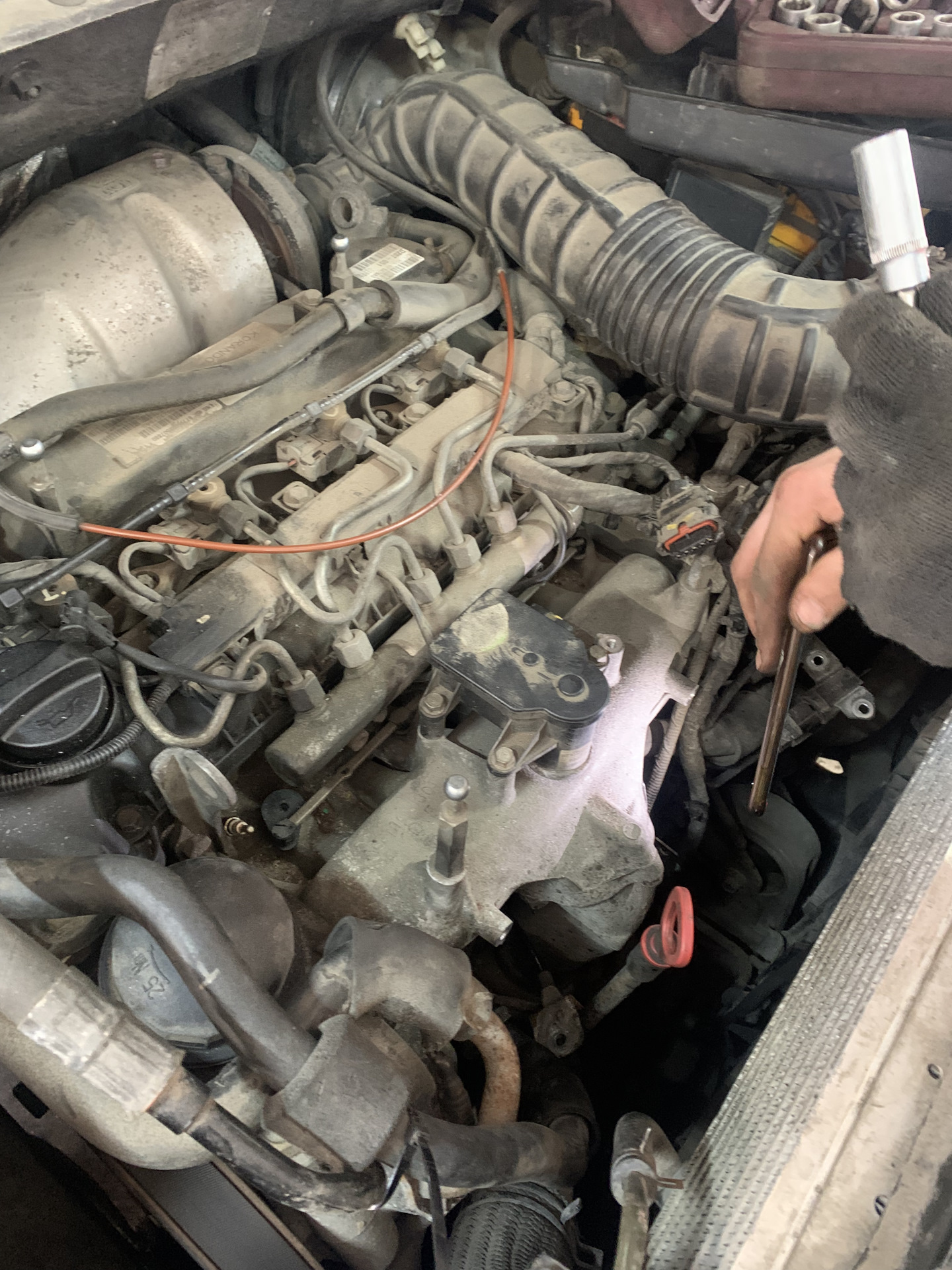 Устранение течи антифриза и попутно чистка впускного коллектора ...