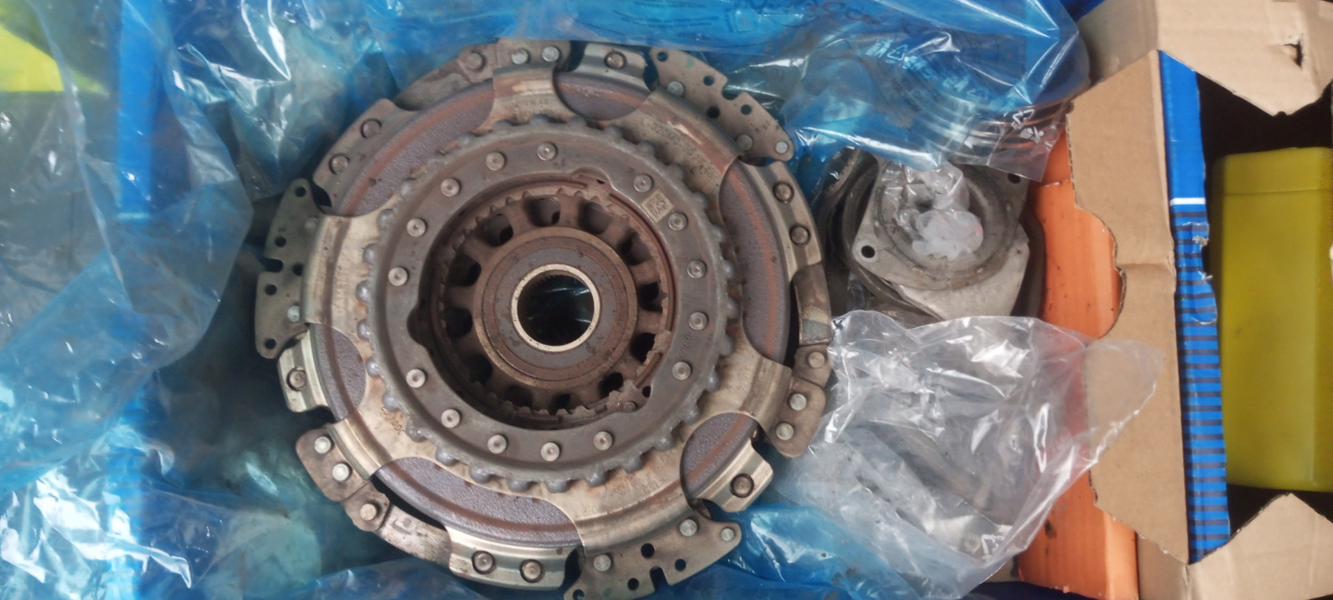 Замена сцепления DSG и маховика — Skoda Octavia A7 Mk3, 1,8 л, 2018 ...