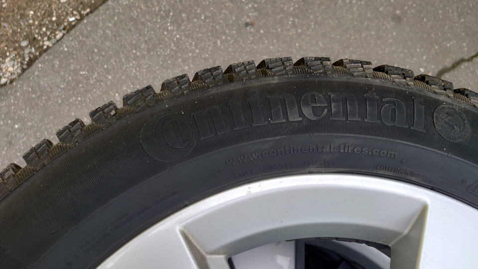 Проданы зимние шины Continental 225/55 R17 — Skoda Yeti, 1,8 л, 2014 ...