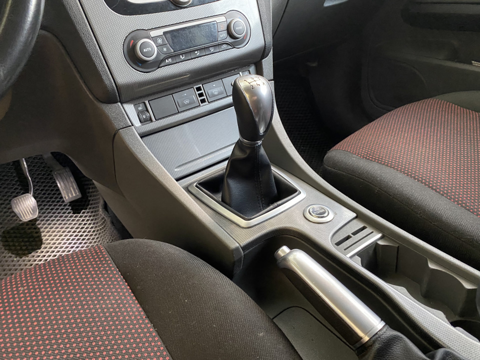 STайлинговый ручник — Ford Focus Hatchback II, 1,8 л, 2006 года ...