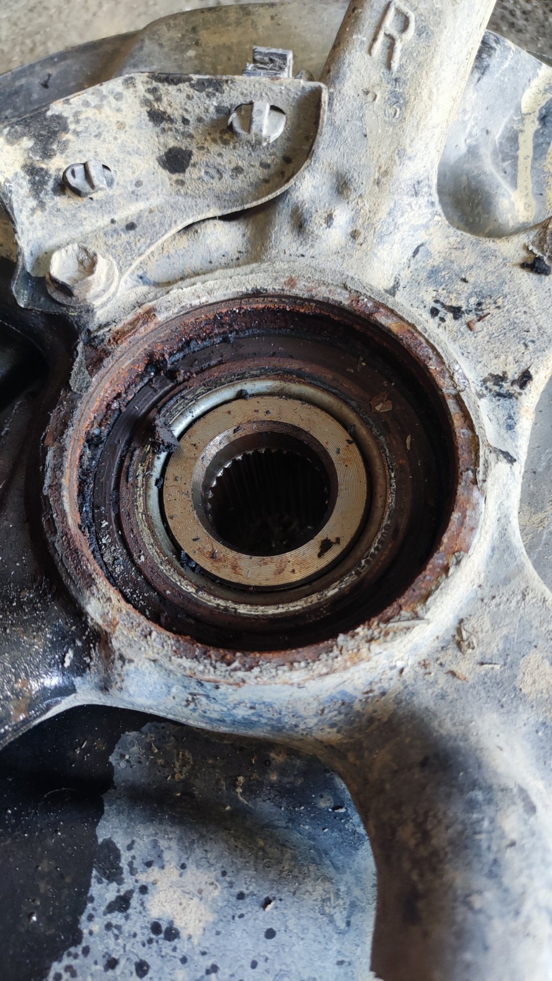 Замена ступичного подшипника и сайлентблоков верхних задних рычагов ...