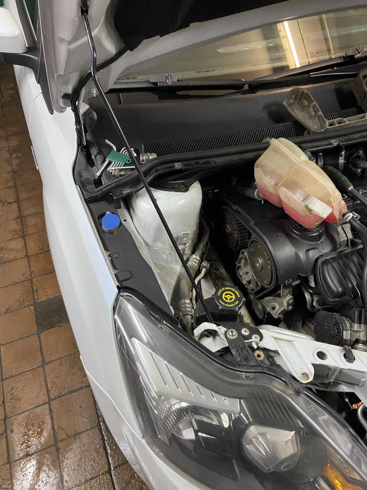 Замена крышек грм — Ford Focus ST II, 2,5 л, 2010 года | просто так ...