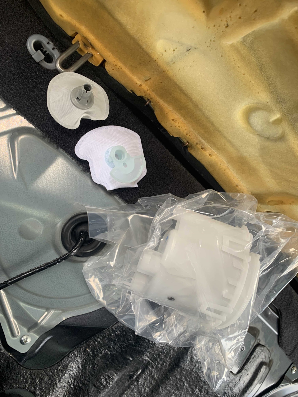 Замена топливного фильтра — Subaru Legacy (BL/BP), 3 л, 2007 года ...