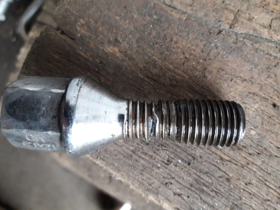 Замена задних тормозных димков! — BMW 3 series (E46), 2 л, 2002 года ...