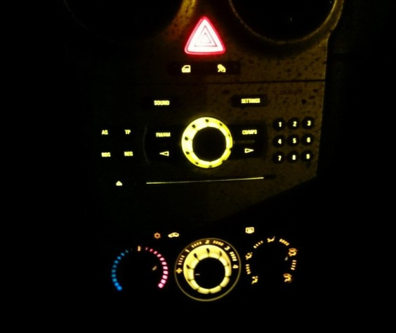 Замена лампочки подсветки печки. — Opel Corsa D, 1,2 л, 2010 года ...