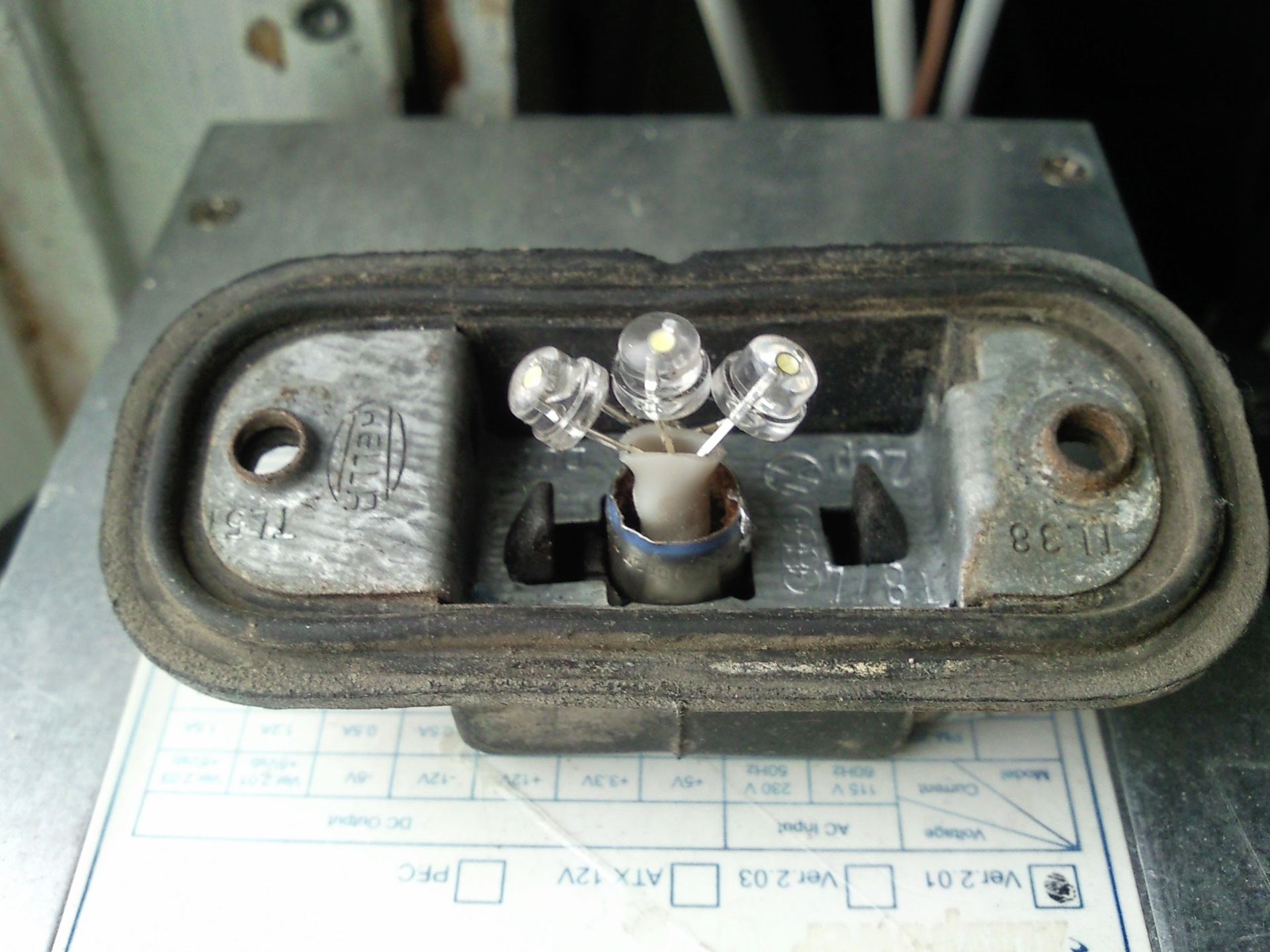 подсветка номера (диоды в штатные патроны) — Audi 100 (C4), 2,8 л, 1991 ...