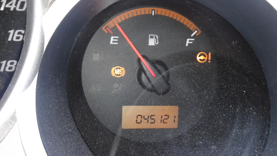 Где находится бензонасос хонда фит