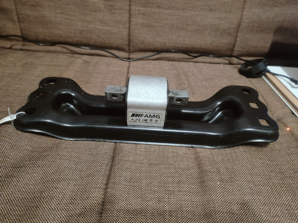 №46 Задняя подушка от AMG 6.3 — Mercedes-Benz E-Class (W212), 1,8 л ...