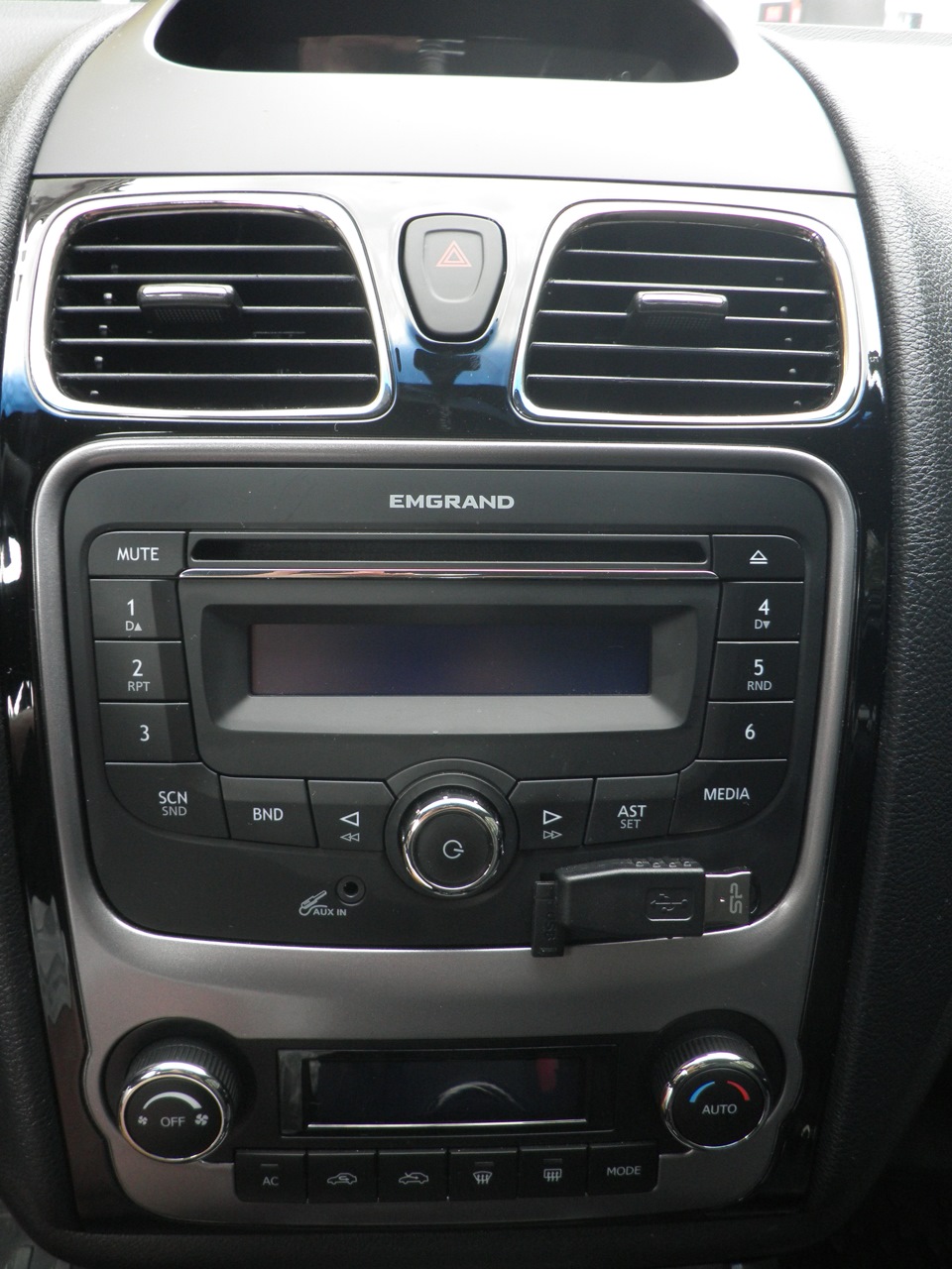 USB mini USB и Flash-накопитель — Geely Emgrand EC7 FE-1, 1,8 л, 2014 ...