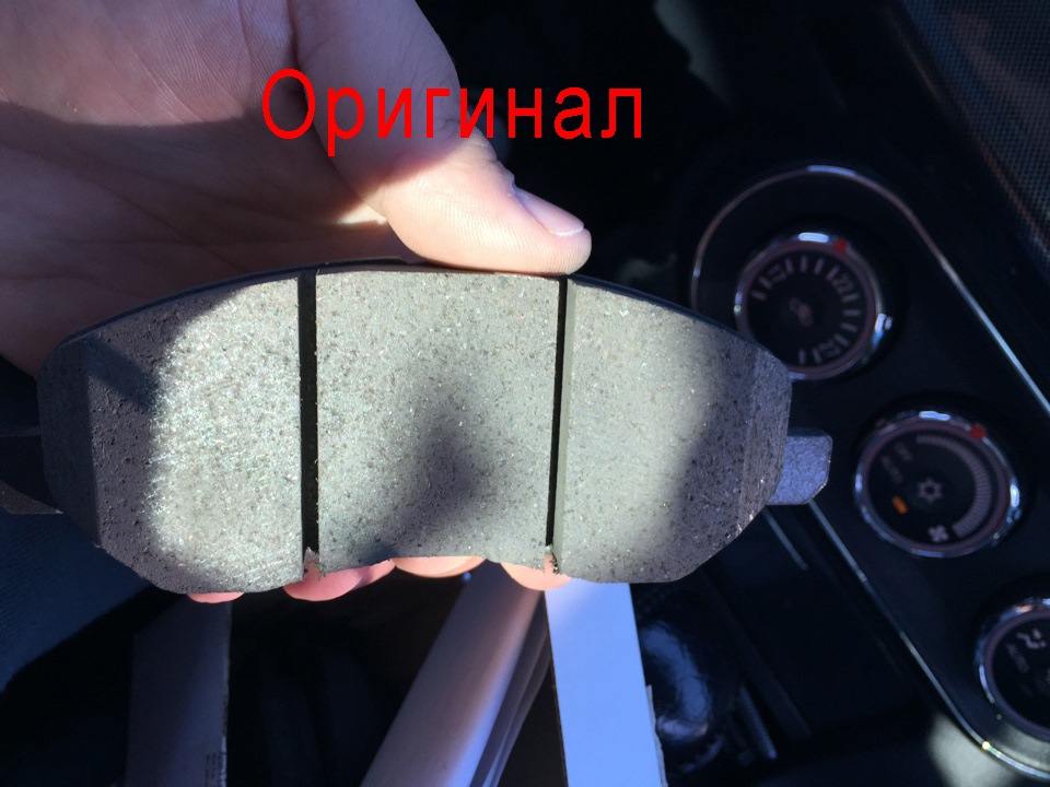 Змена колодок 4605A557 и 4605A558 — Mitsubishi Lancer X, 2 л, 2011 года ...