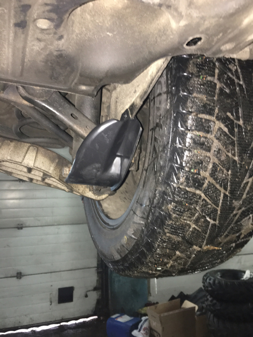 Щитки грязезащитные 31201952 — Volvo XC70, 2.4 л., 2012 года на DRIVE2