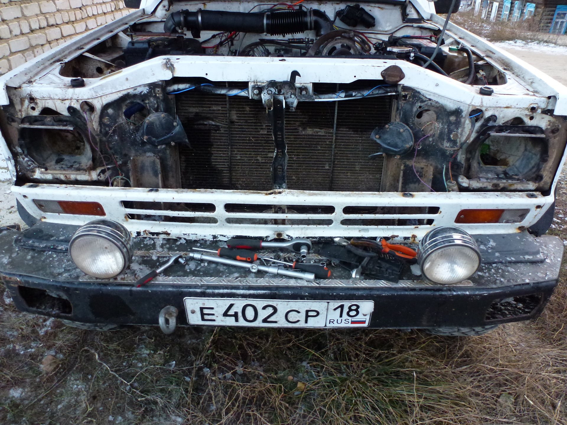 Ох уж эти льдышки, подбитый на оба глаза — Nissan Patrol (W160), 3,3 л ...