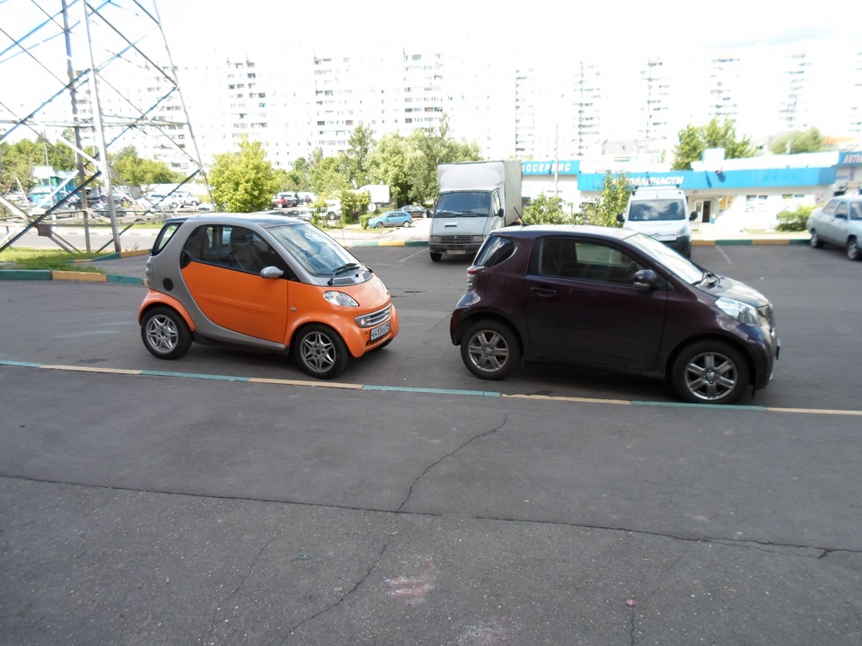 Smart Fortwo vs Toyota IQ — Smart fortwo (1G), 0,6 л, 2003 года ...