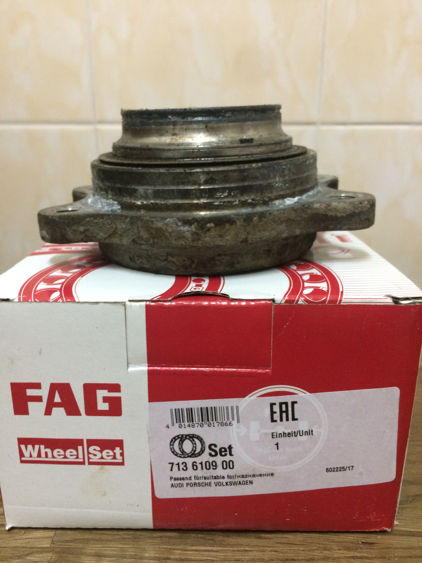 Замена ступичного подшипника — Audi A4 (B8), 3,2 л, 2009 года | визит ...