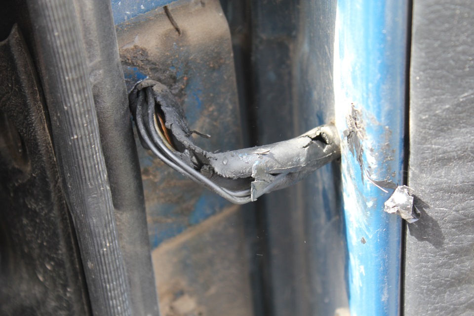 Как не надо ставить дверную гофру… — Lada 4x4 3D, 1,7 л, 2002 года ...