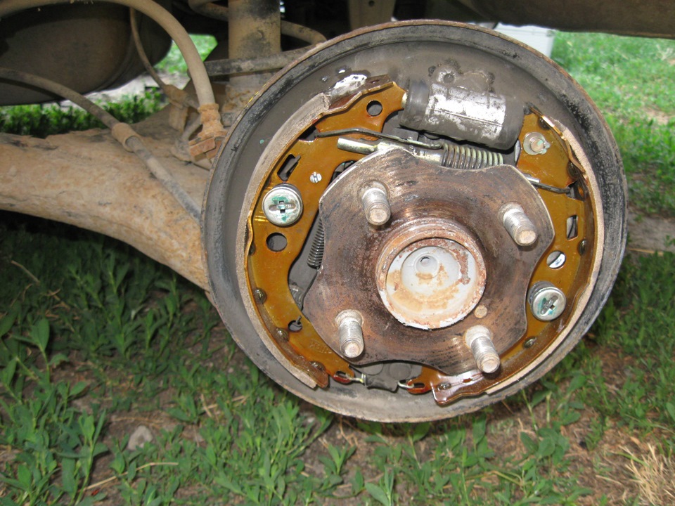 Заменил тормозные колодки в круг — Toyota Corolla (120), 1,5 л, 2003 ...