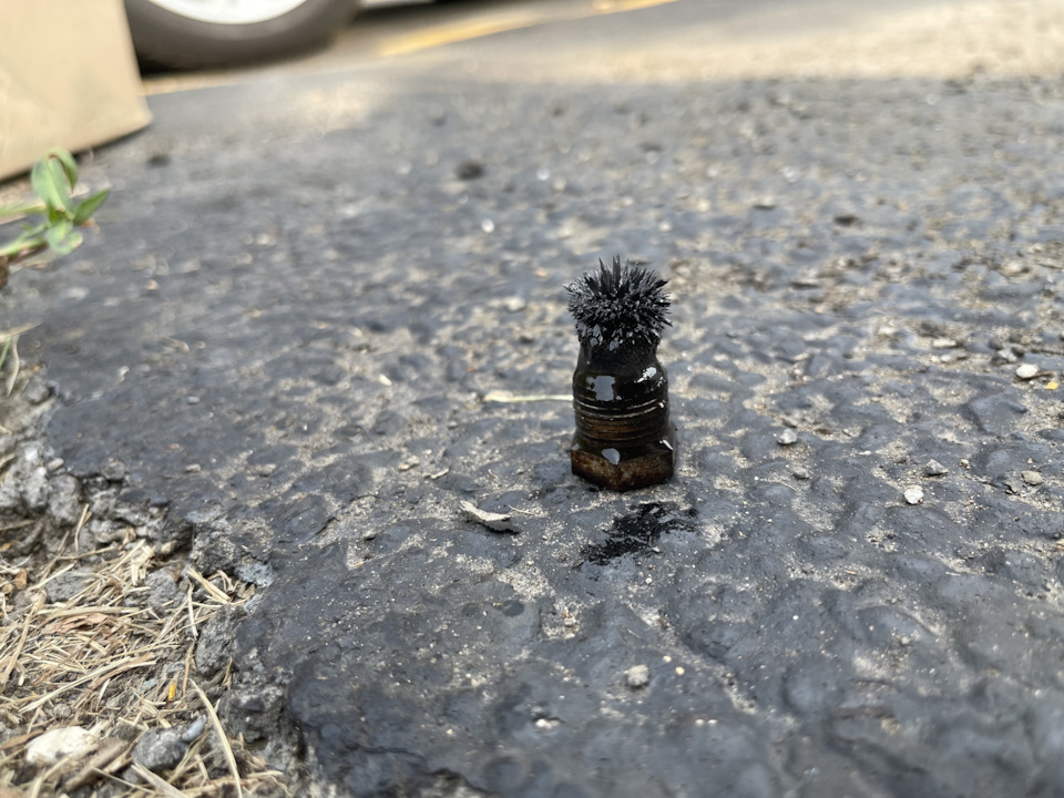 Часть:1 Слив масла редуктора и заднего моста. — Cadillac Escalade (4G ...