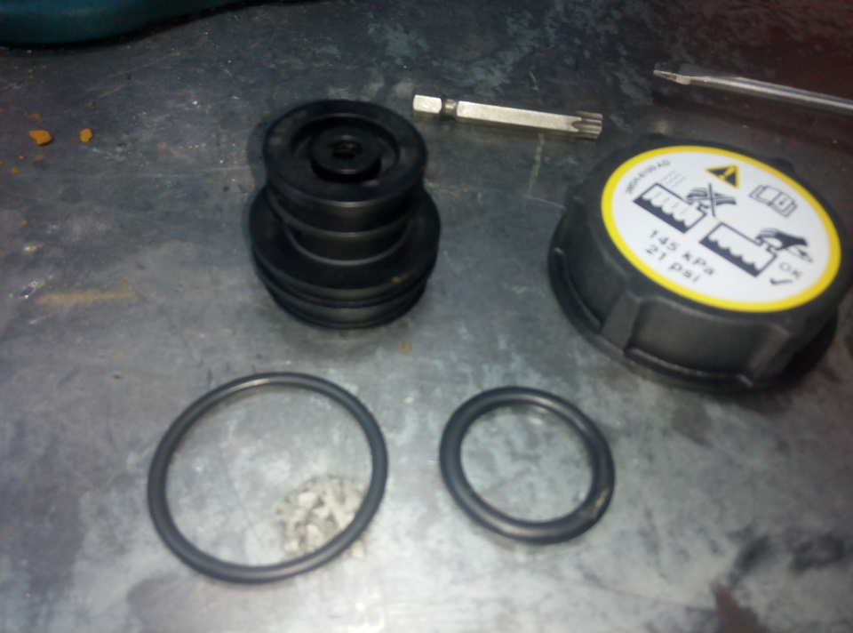 Крышка расширительного бачка — бортжурнал Mazda 3 Матрена 2005 года на ...