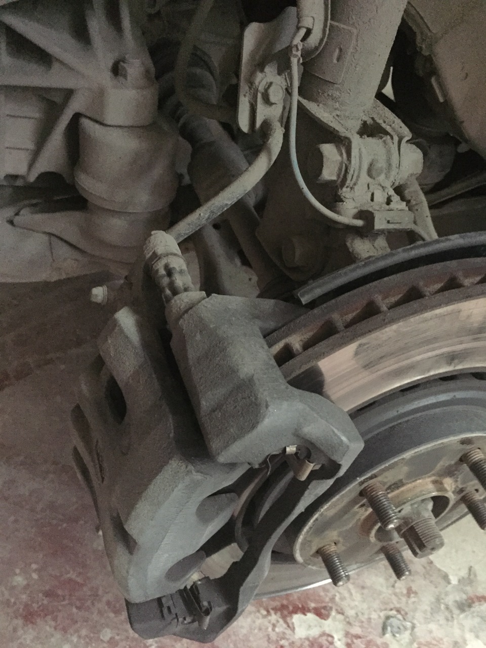 Вылетела тормозная колодка — Lexus RX (3G), 3,5 л, 2010 года | визит на ...