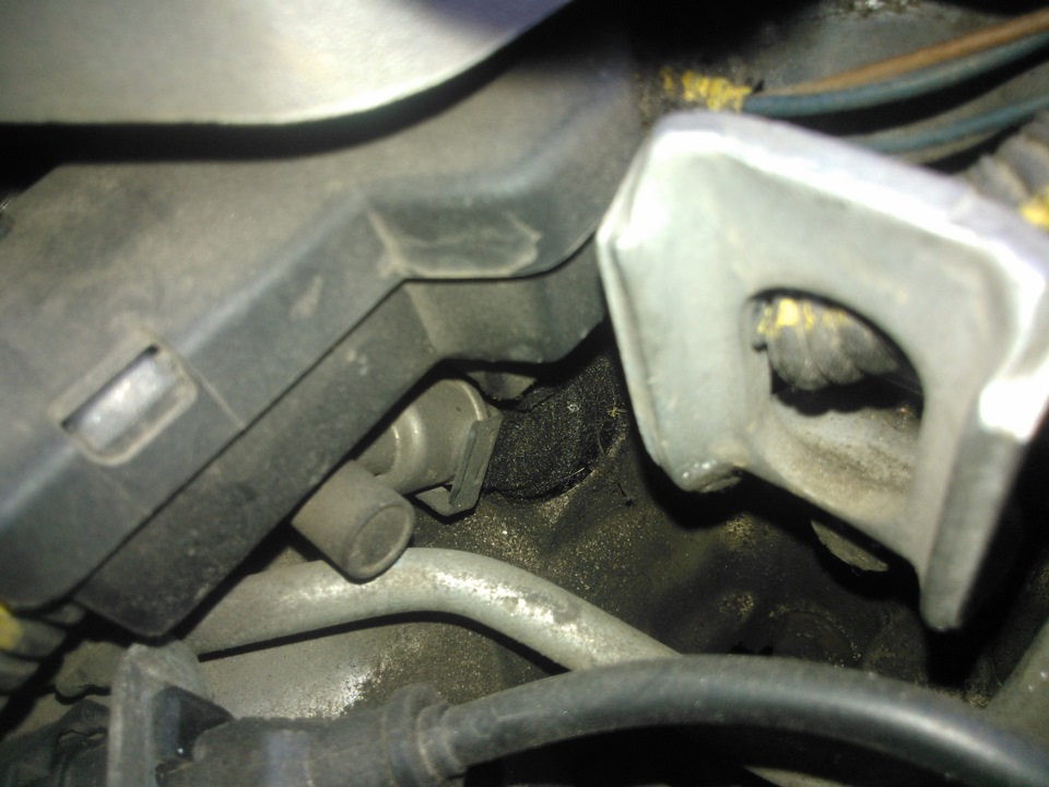 Замена резинок форсунок — Opel Vectra B, 1,8 л, 2000 года | своими ...