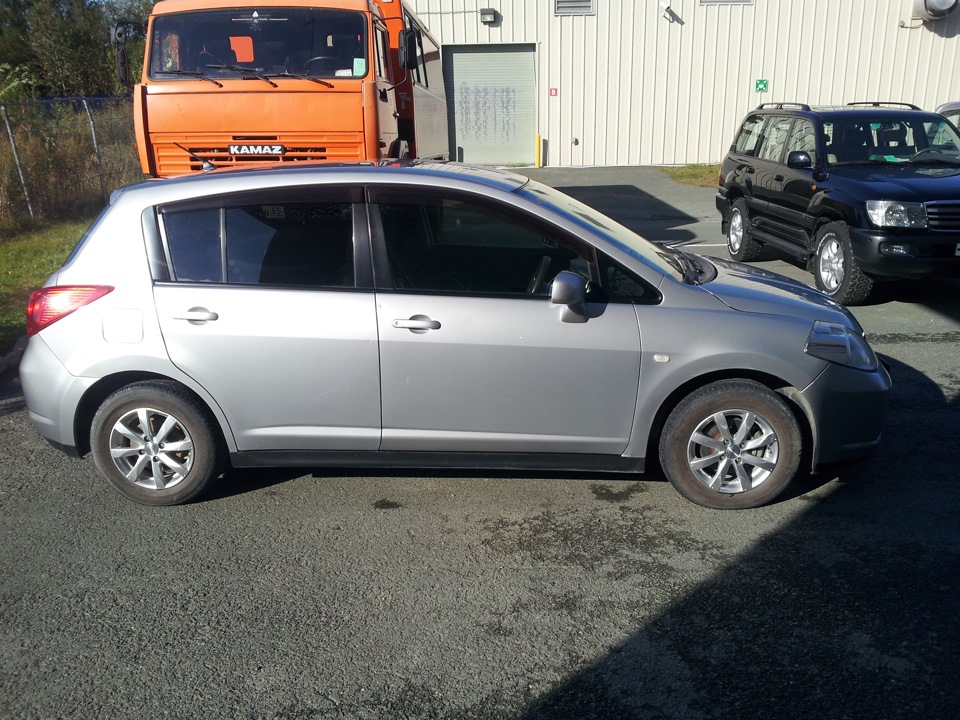 Воткнул R14 — Nissan Tiida (1G), 1,5 л, 2005 года | колёсные диски | DRIVE2